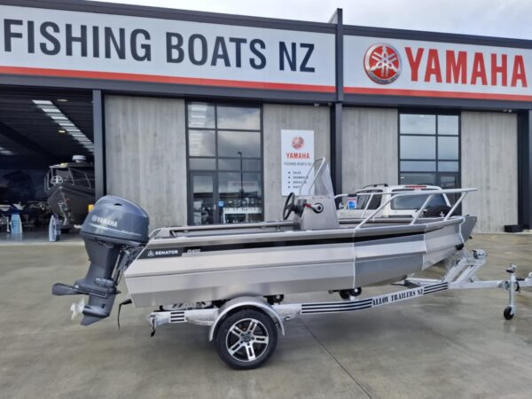 Senator 400 Centre Console - Fishing Boats NZ